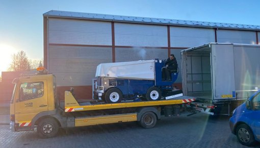 В Ледовый дворец прибыла новая Zamboni